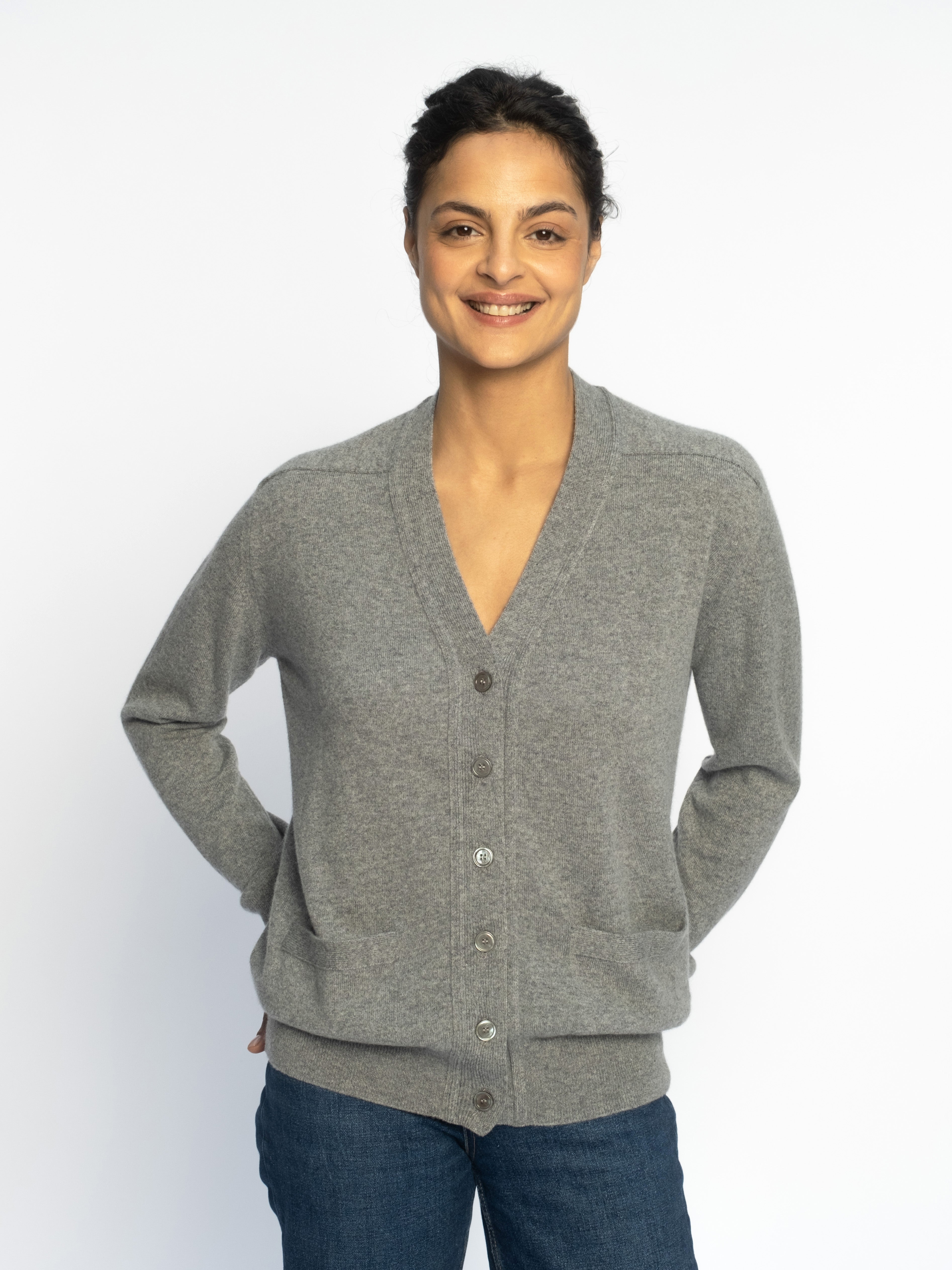 THE BOYFRIEND CARDIGAN | Grey Flannel – crimson-cashmere